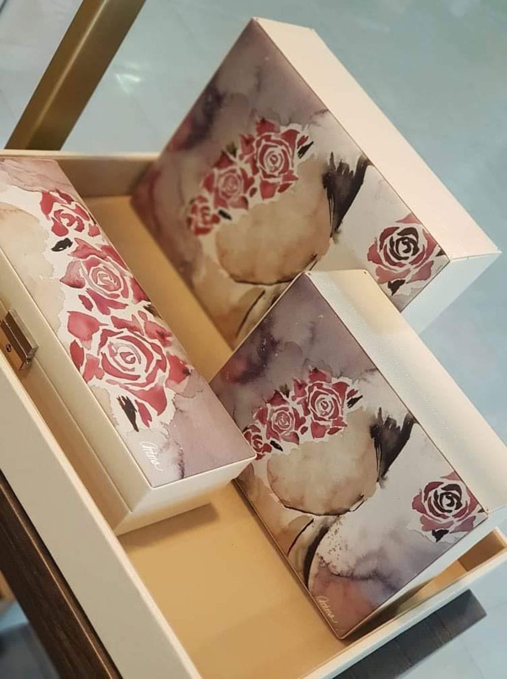 Rose – Amina Gallery