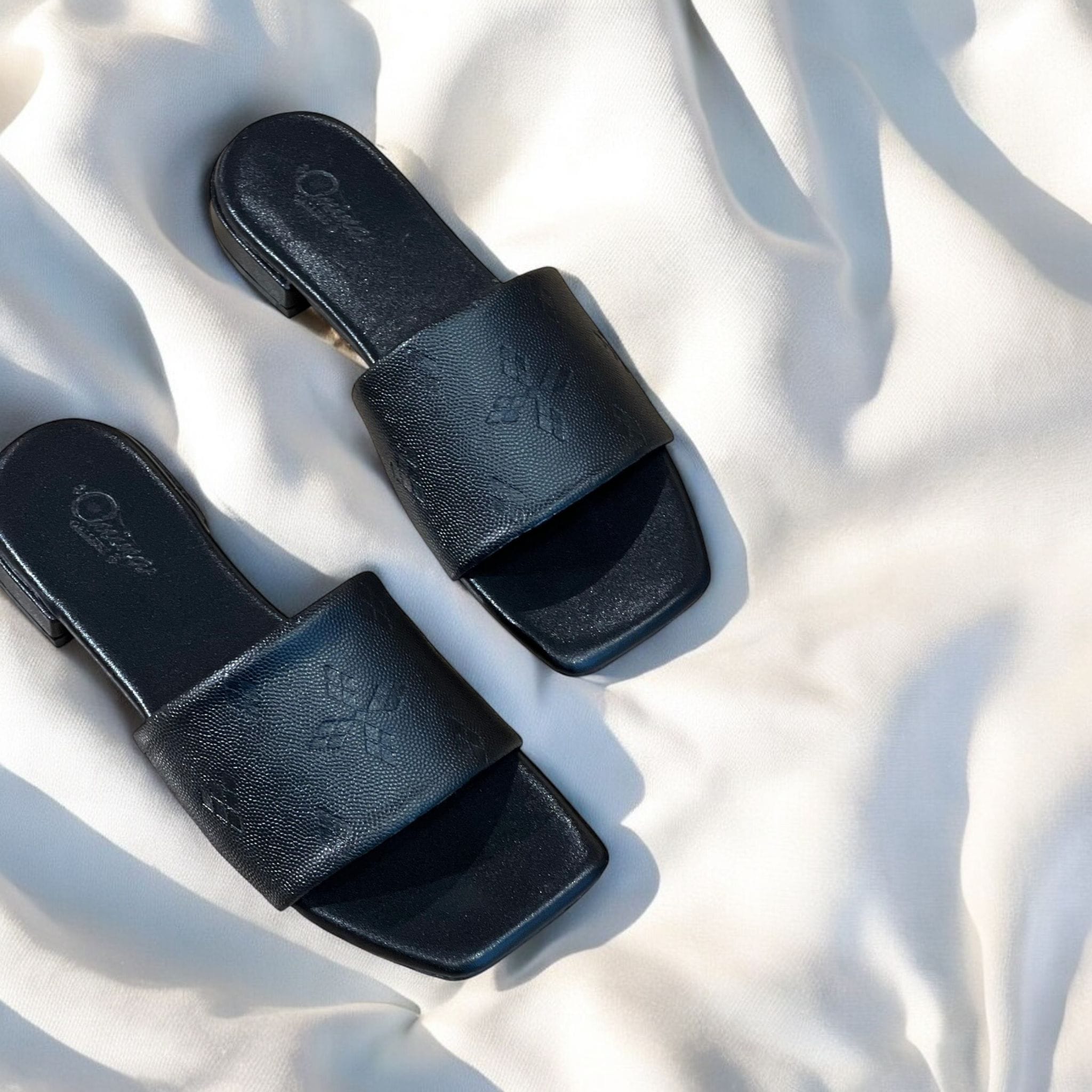 Flat Mules (Black) – Amina Gallery